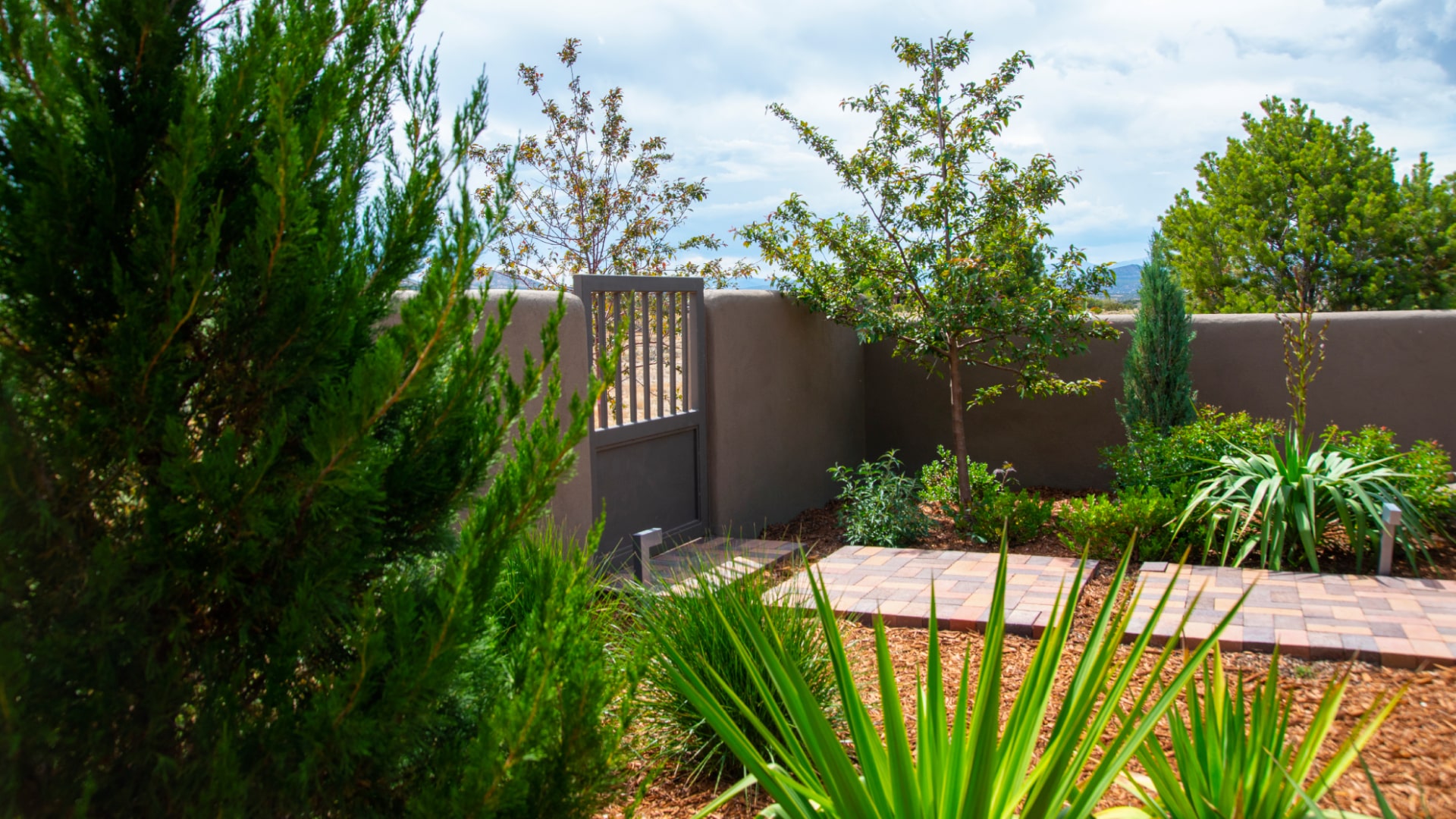 Types & Styles of Landscaping for Santa Fe Properties
